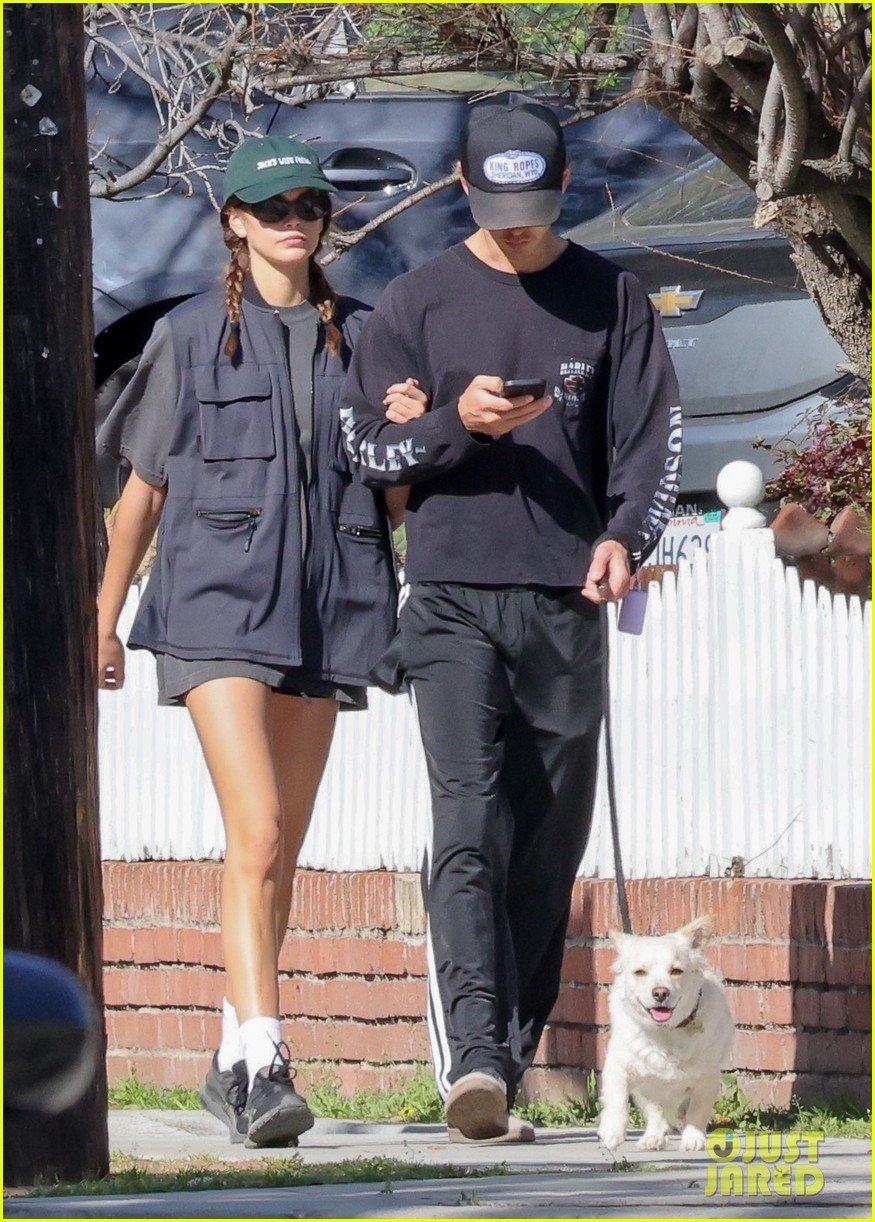 Austin Butler & Girlfriend Kaia Gerber go for a Stroll Days After Ex ...