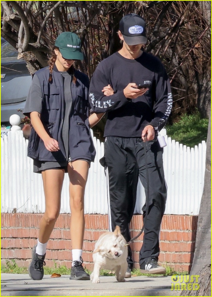 Austin Butler & Girlfriend Kaia Gerber go for a Stroll Days After Ex ...
