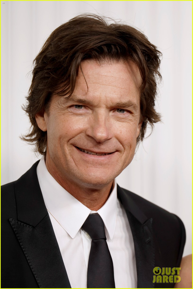 Jason Bateman Joins 'Ozark' Co-Stars Laura Linney & Julia Garner at SAG ...