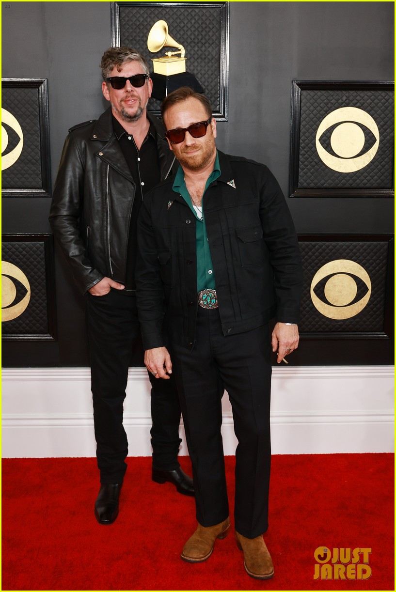 Michelle Branch & Husband Patrick Carney Both Sport Sunglasses on ...