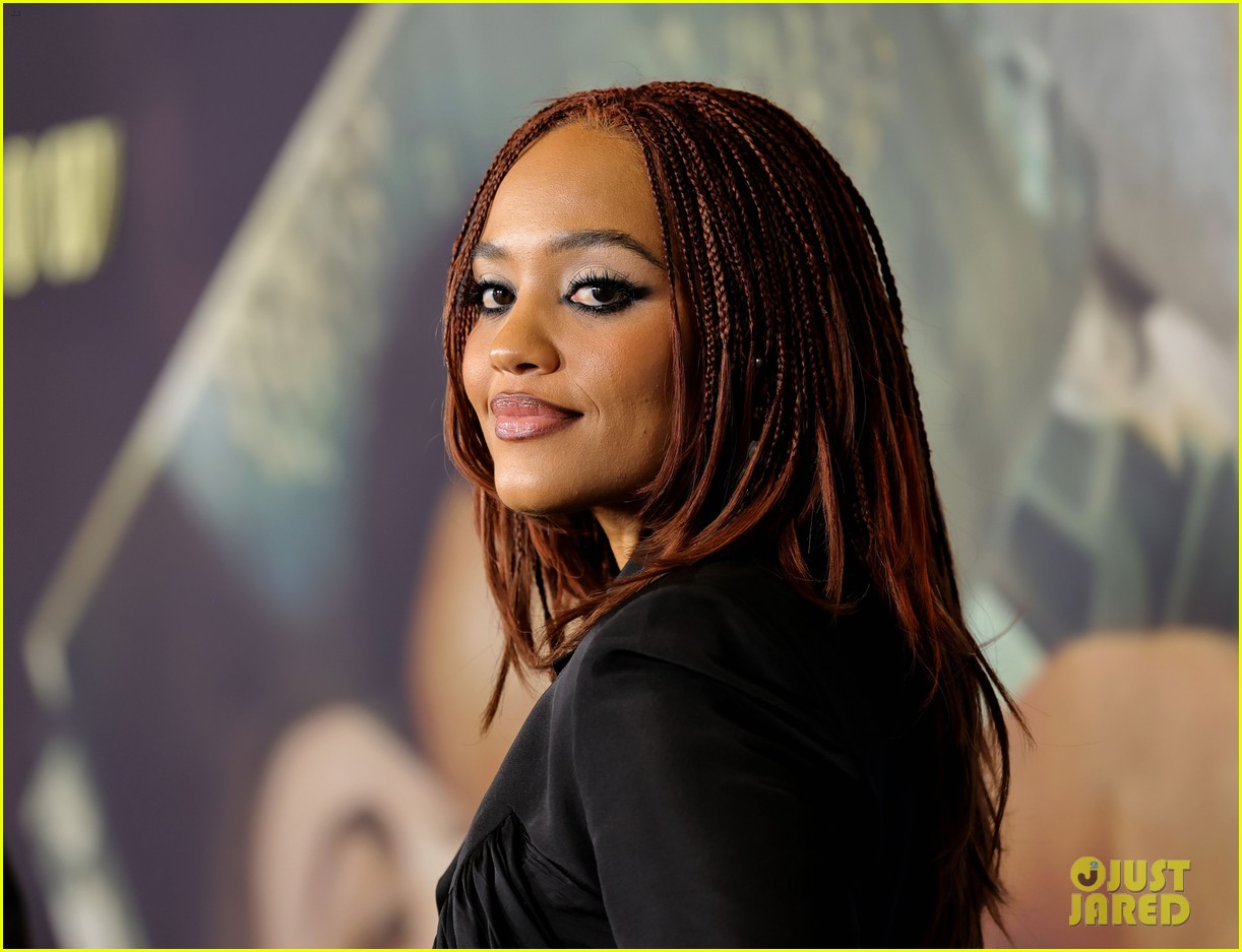 Alison Brie & Dave Franco Couple Up For Premiere of 'Somebody I Used To ...