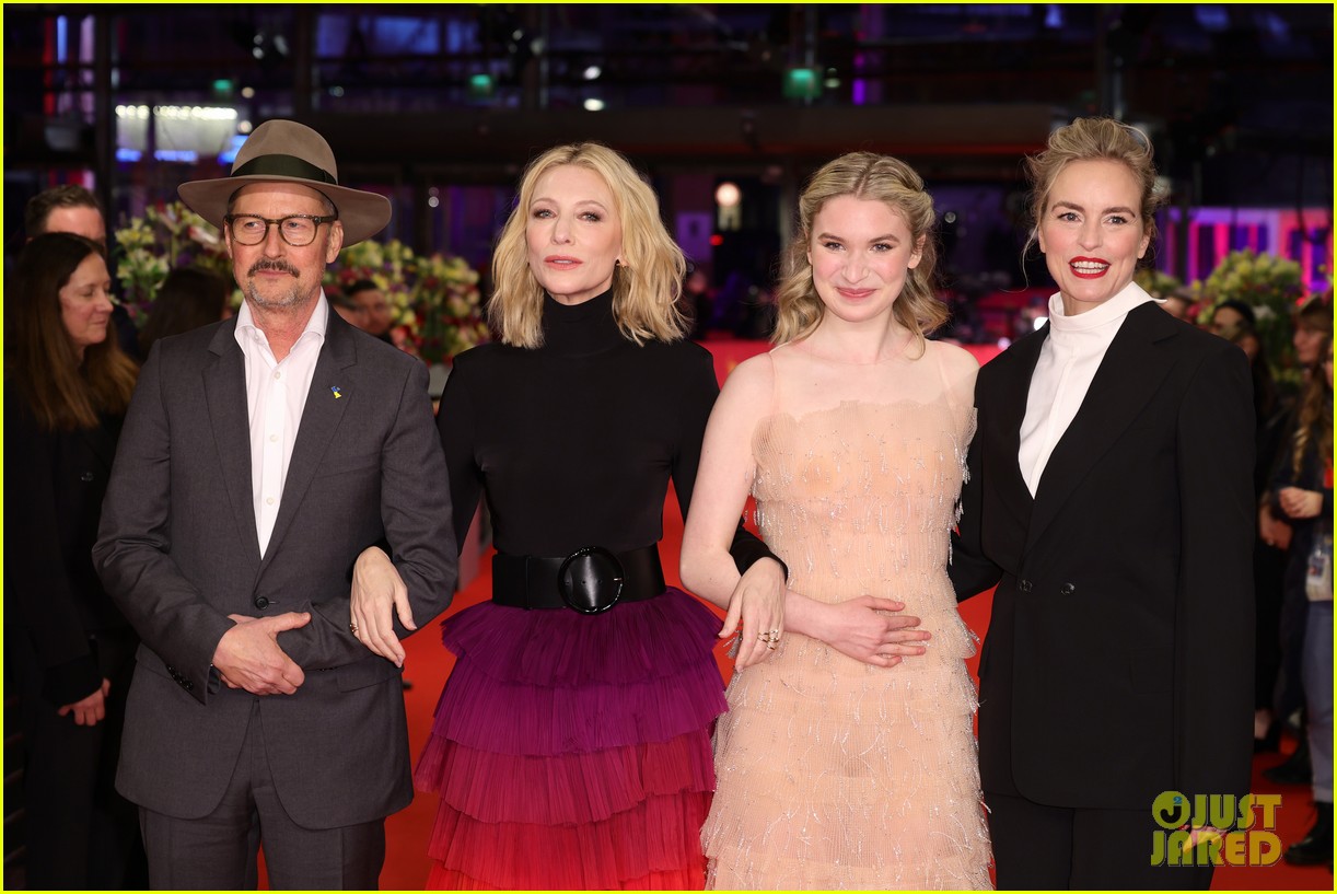 Cate Blanchett Has A Backless Moment at 'TÁR' Premiere in Berlin: Photo ...