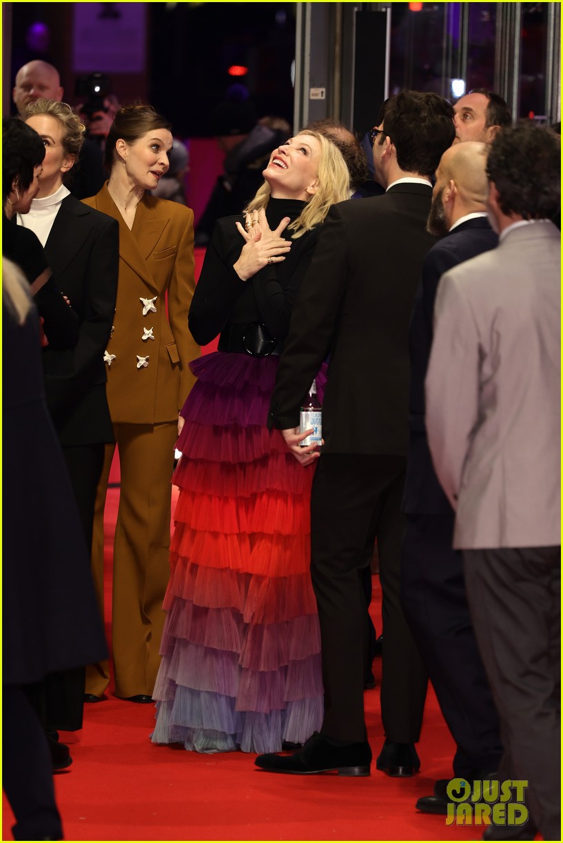 Cate Blanchett Has A Backless Moment at 'TÁR' Premiere in Berlin: Photo ...