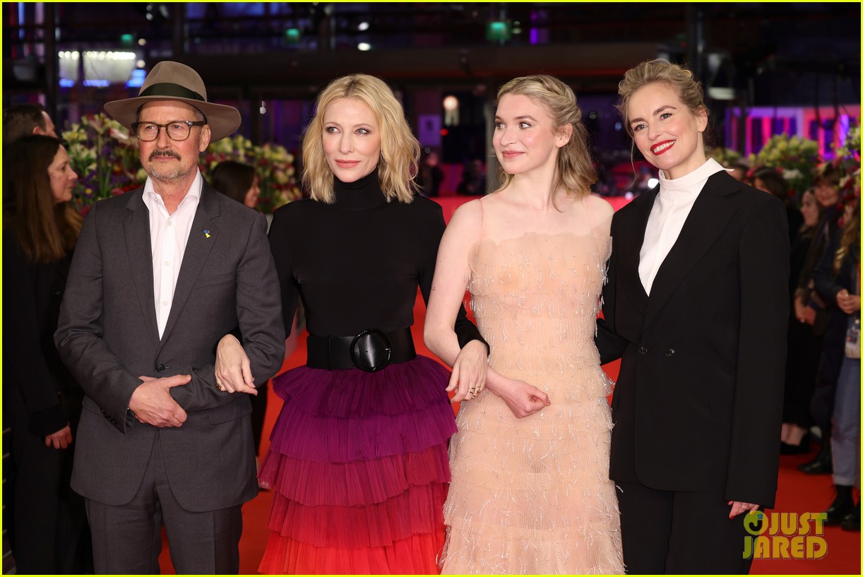 Cate Blanchett Has A Backless Moment at 'TÁR' Premiere in Berlin: Photo ...