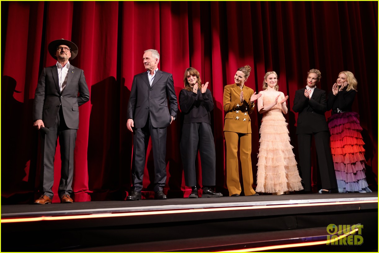 Cate Blanchett Has A Backless Moment at 'TÁR' Premiere in Berlin: Photo ...