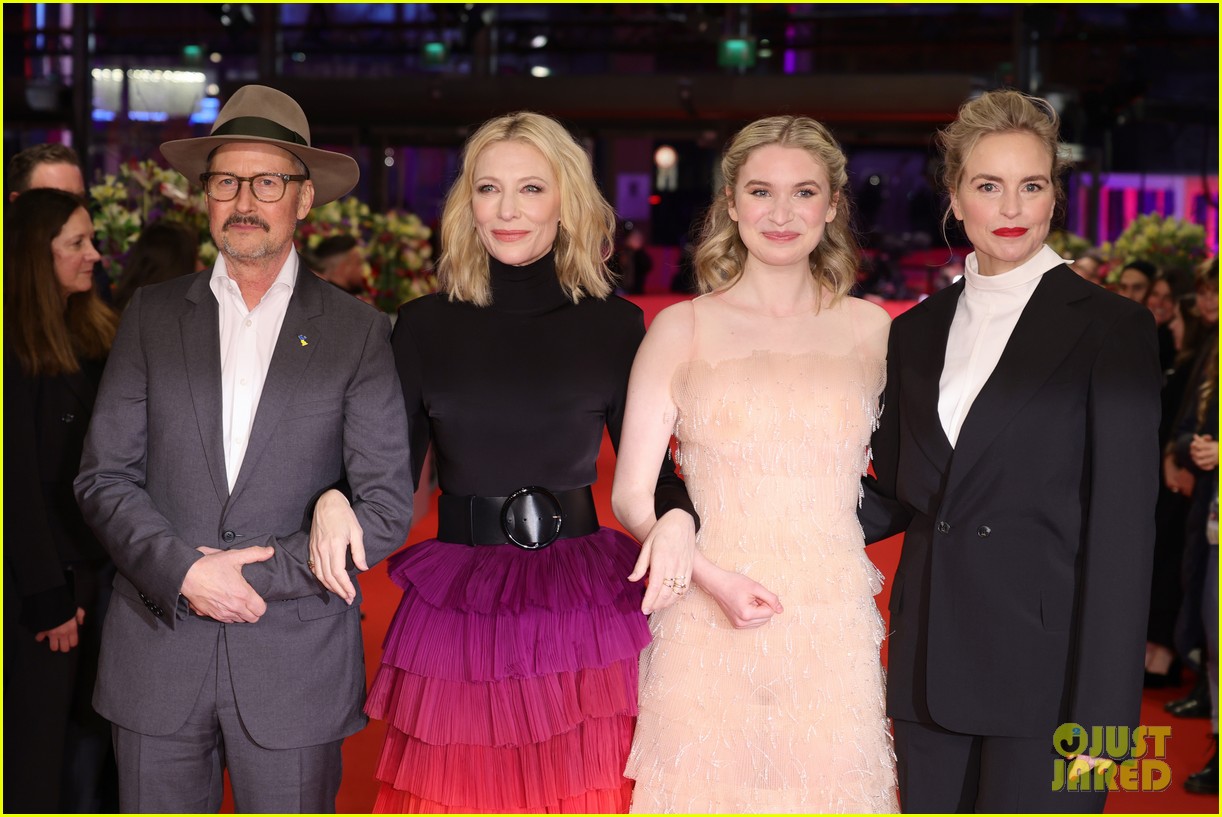 Cate Blanchett Has A Backless Moment at 'TÁR' Premiere in Berlin: Photo ...