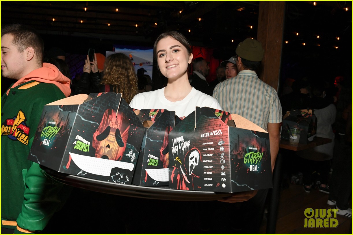 Elle Fanning & Chrissy Teigen Chow Down on Chain's Stabby Meal: Photo ...