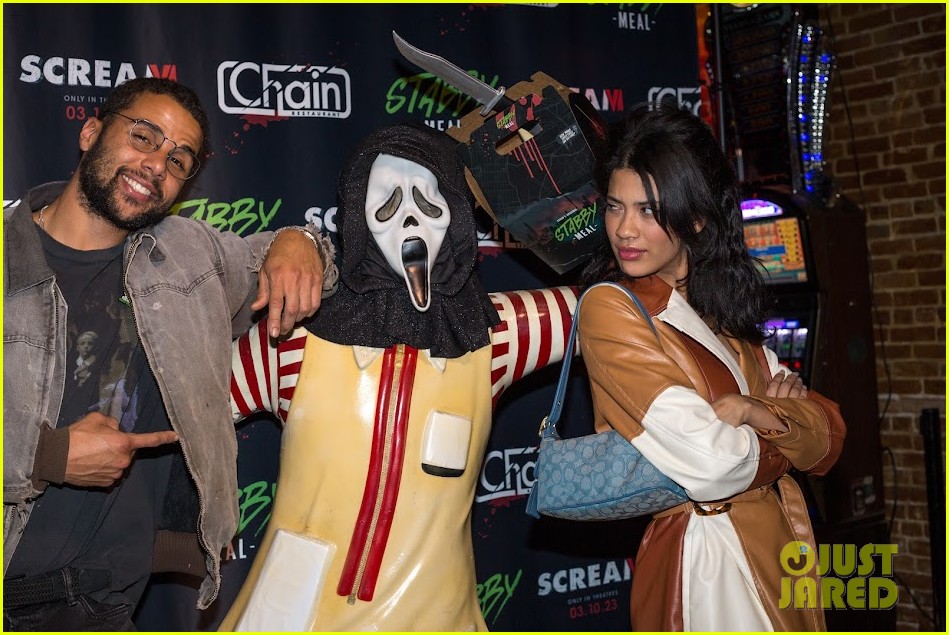 Elle Fanning & Chrissy Teigen Chow Down on Chain's Stabby Meal: Photo ...