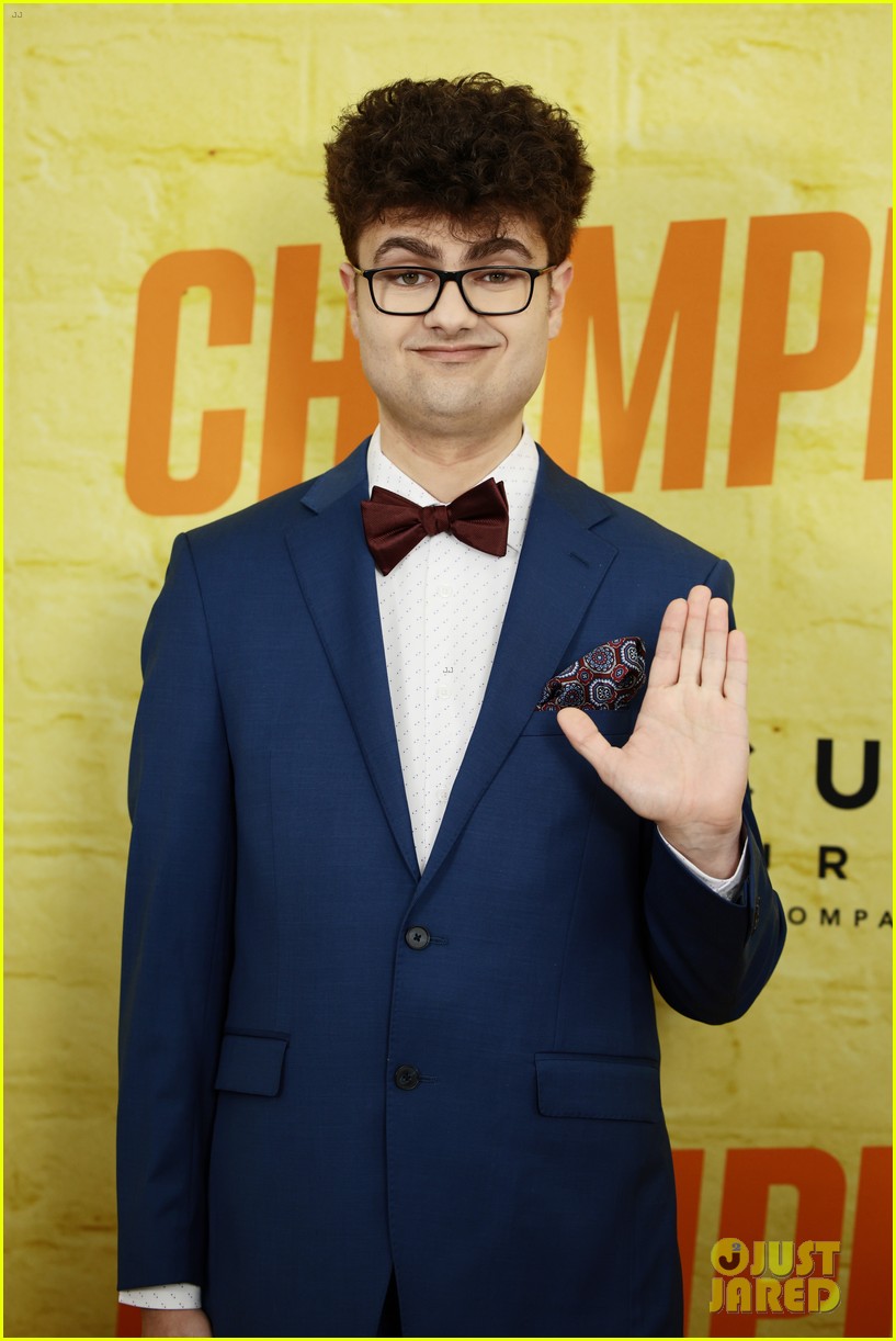 Woody Harrelson Brings His A-Game to 'Champions' Premiere with Impressive Basketball Skills ...