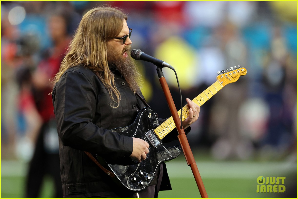 Chris Stapleton Performs National Anthem at Super Bowl 2023 - Watch ...