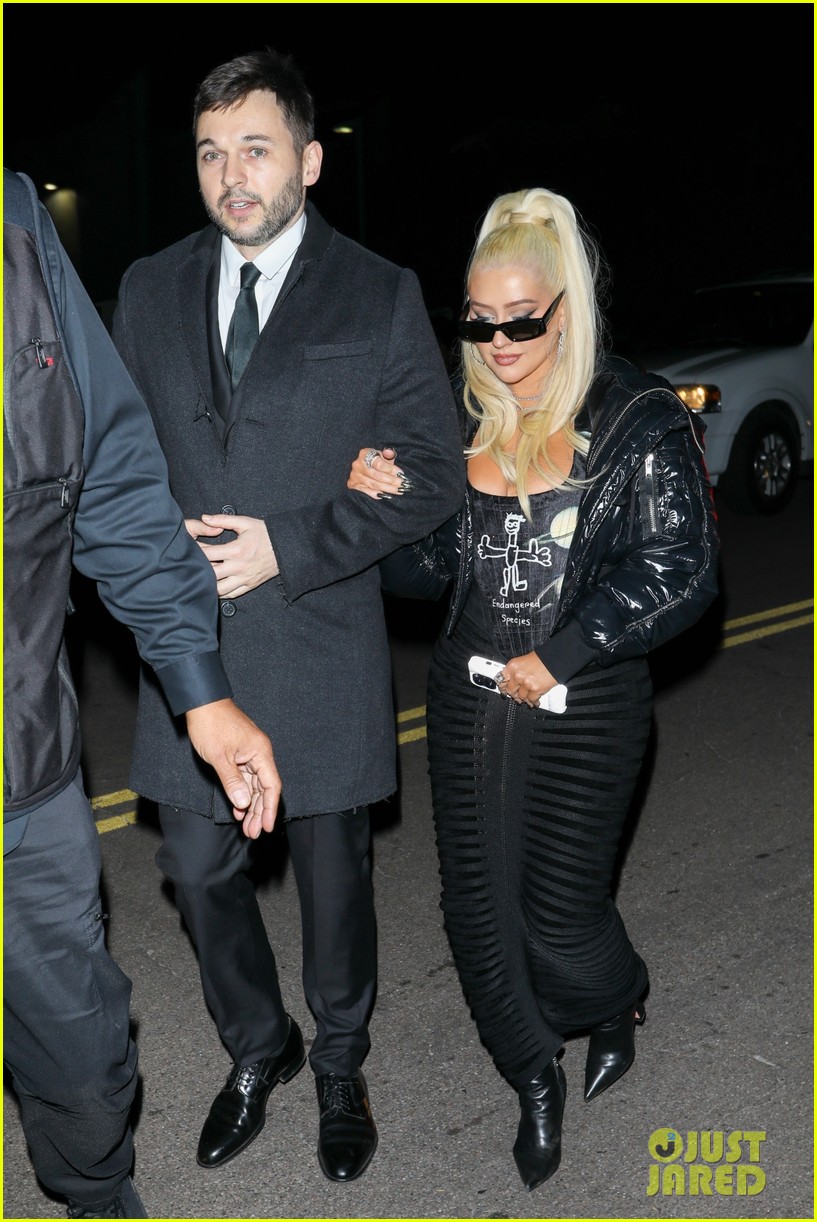 Christina Aguilera & Partner Matthew Rutler Cozy Up Outside Drake's ...