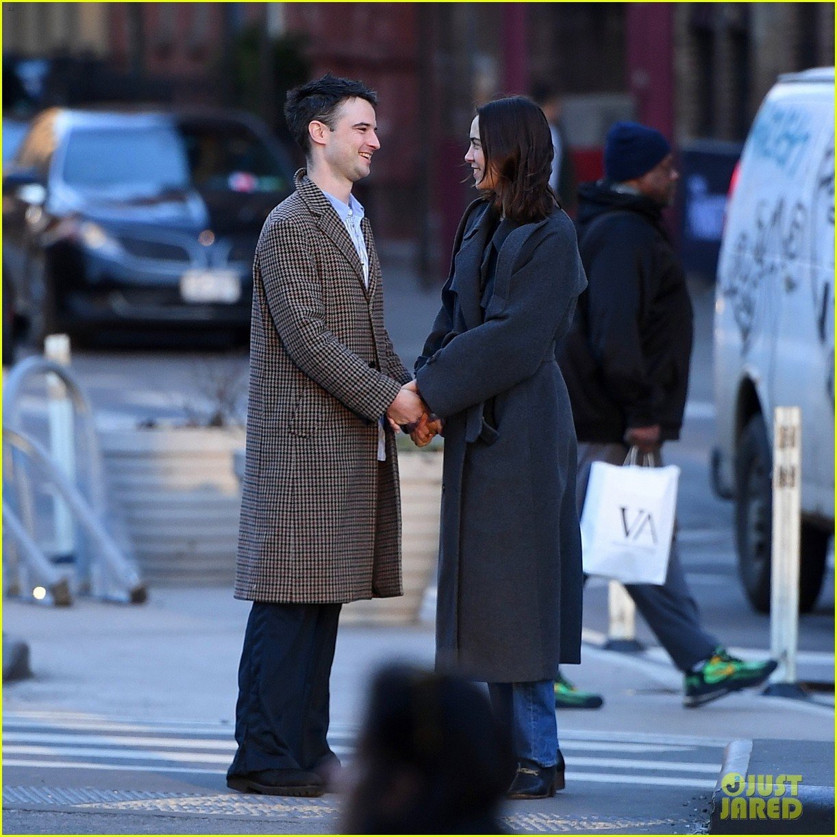 Tom Sturridge Gets a Kiss on the Cheek from Girlfriend Alexa Chung ...