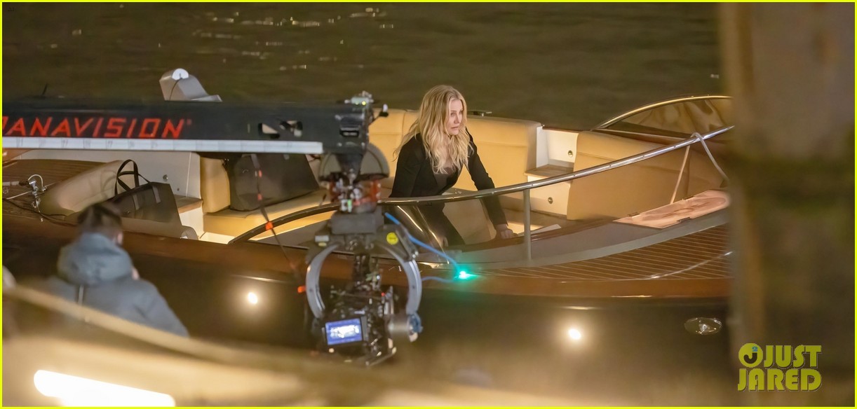 Cameron Diaz Films High-Speed Boat Chase For 'Back in Action' in London ...