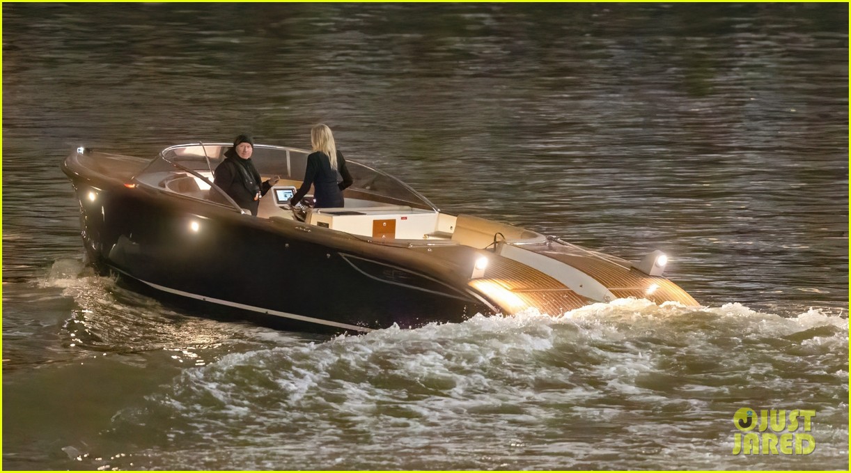 Cameron Diaz Films High-Speed Boat Chase For 'Back in Action' in London ...