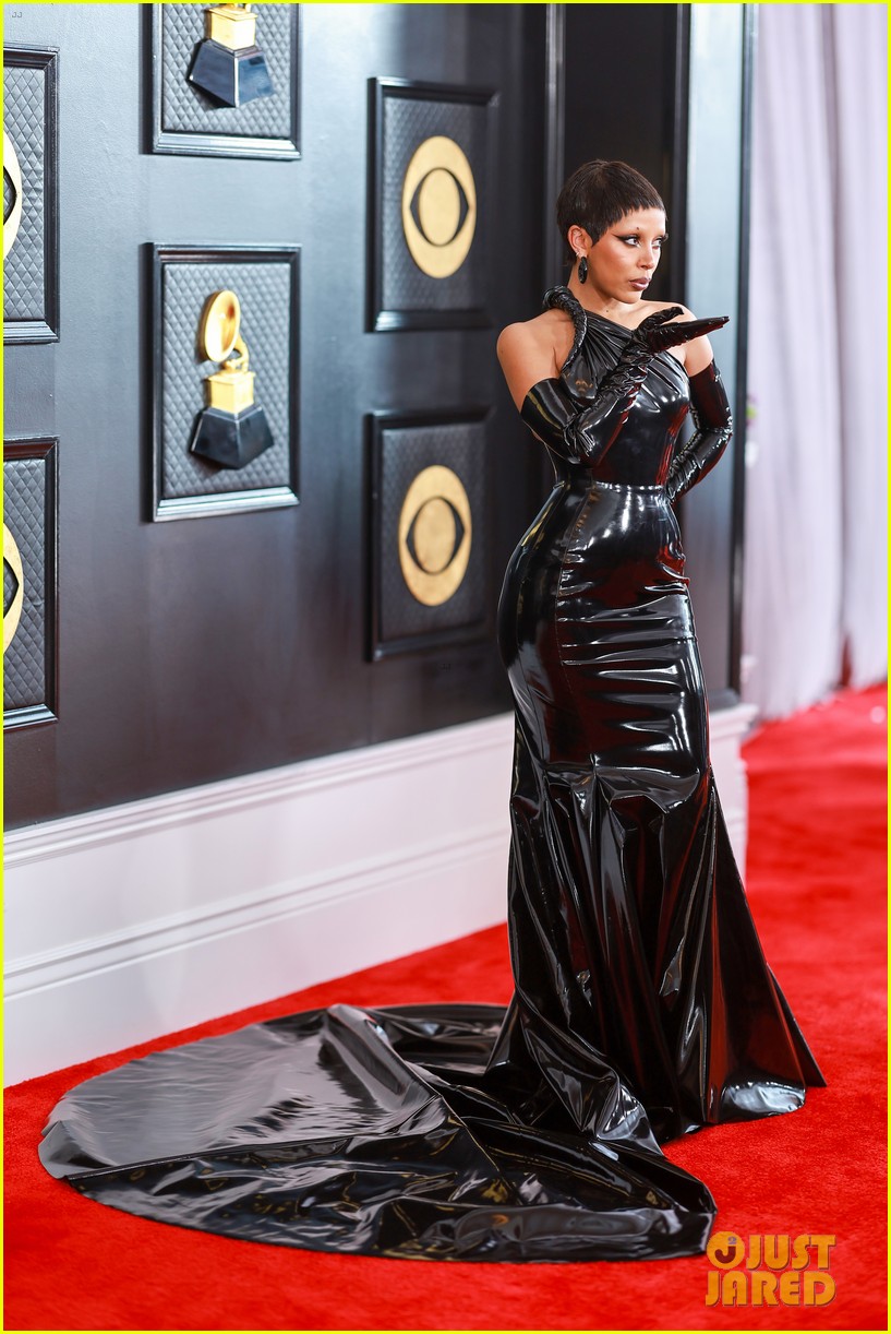 Doja Cat Slithers In Sexy Black Versace Gown at Grammys 2023: Photo ...