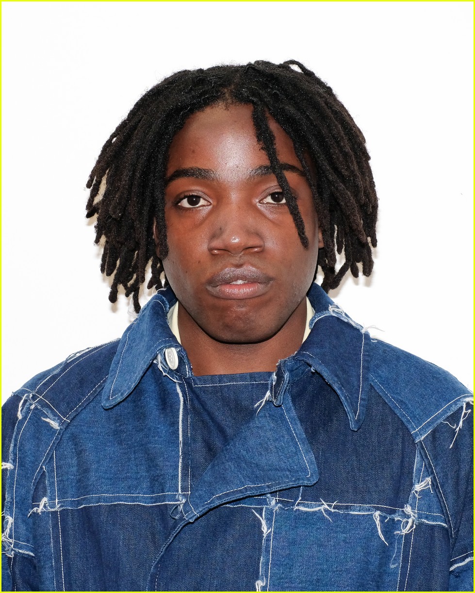 Fashion Icon Ella Emhoff Wears Deconstructed Denim to Sunnei's Fashion ...