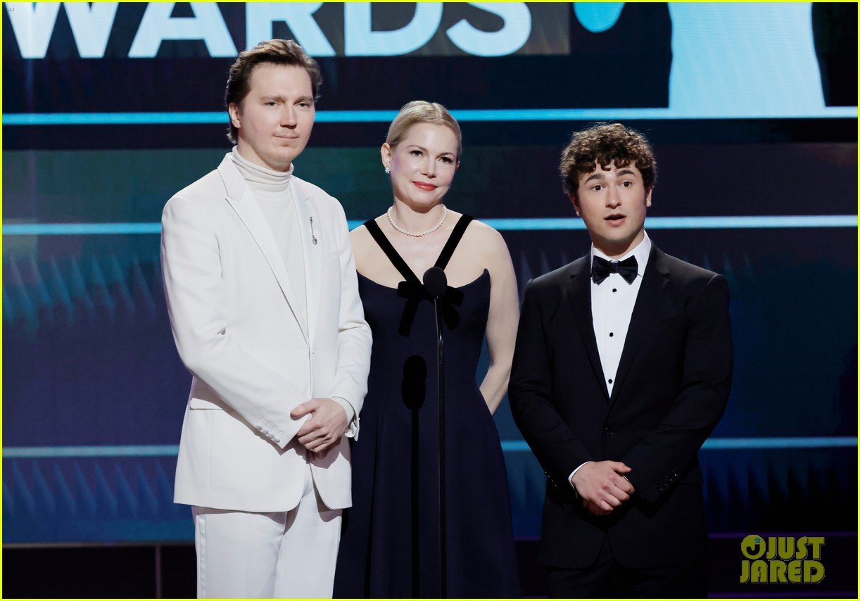 Michelle Williams, Paul Dano, & Gabriel LaBelle Represent 'The ...
