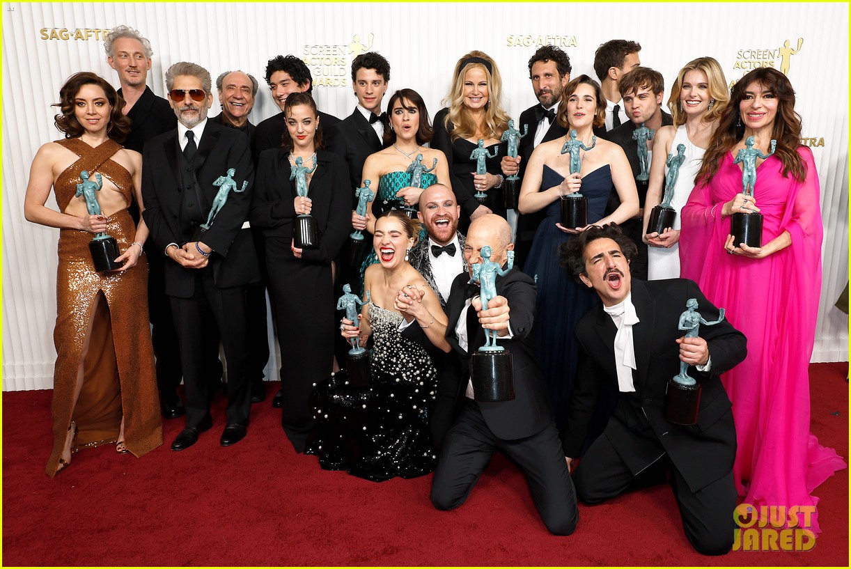 The White Lotus' Meghann Fahy & Leo Woodall Walk SAG Awards Red Carpet ...