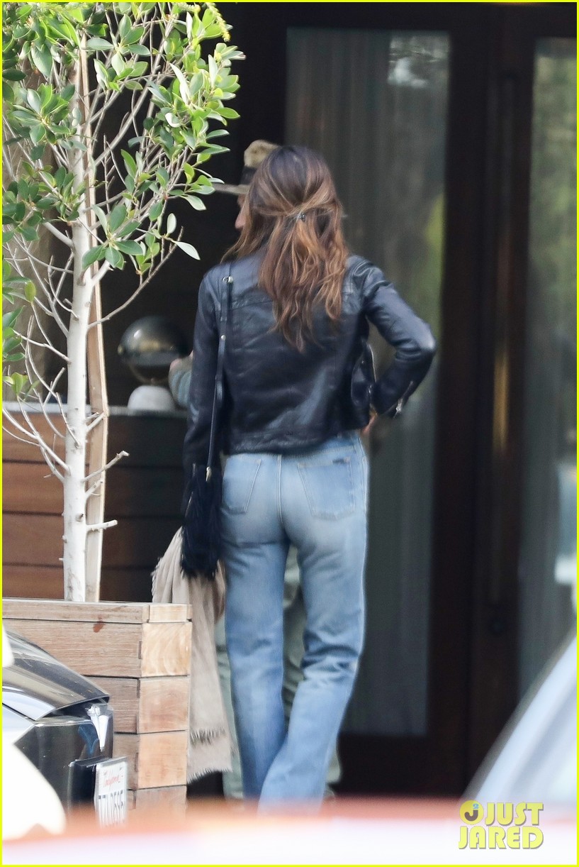 Gerard Butler Wears A Funky Hat While Out To Lunch With Morgan Brown in ...