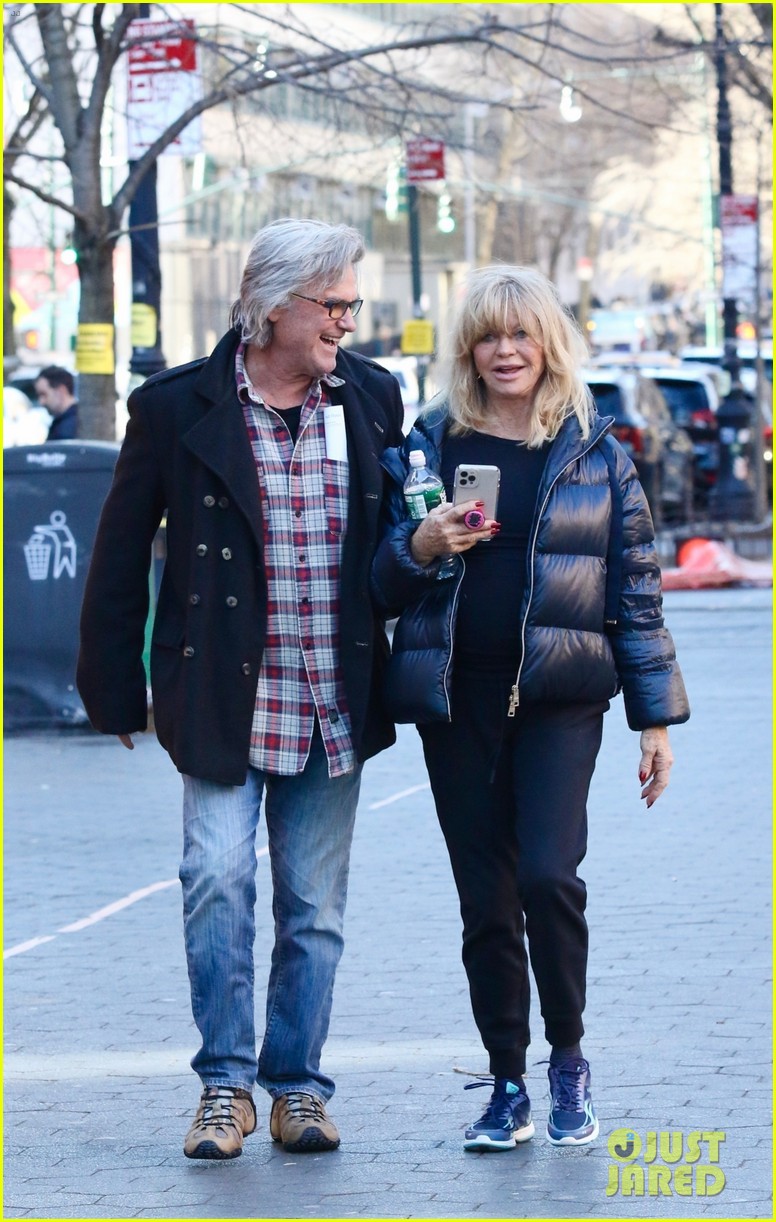 Goldie Hawn & Kurt Russell Celebrate Their 40th Anniversary on ...