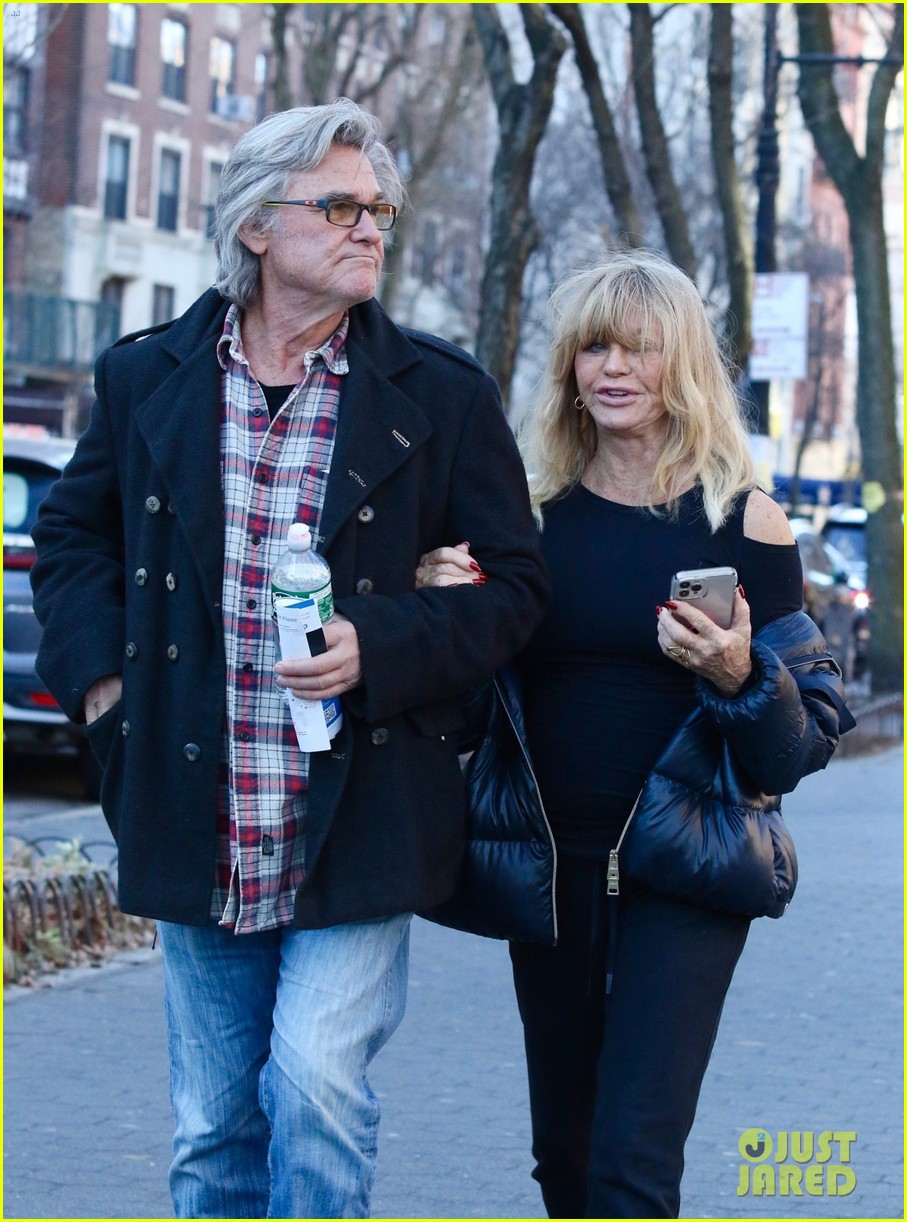 Goldie Hawn & Kurt Russell Celebrate Their 40th Anniversary on ...