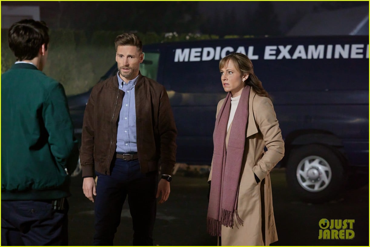 Andrew Walker & Nikki DeLoach Dish on Working On Their 5th Hallmark ...