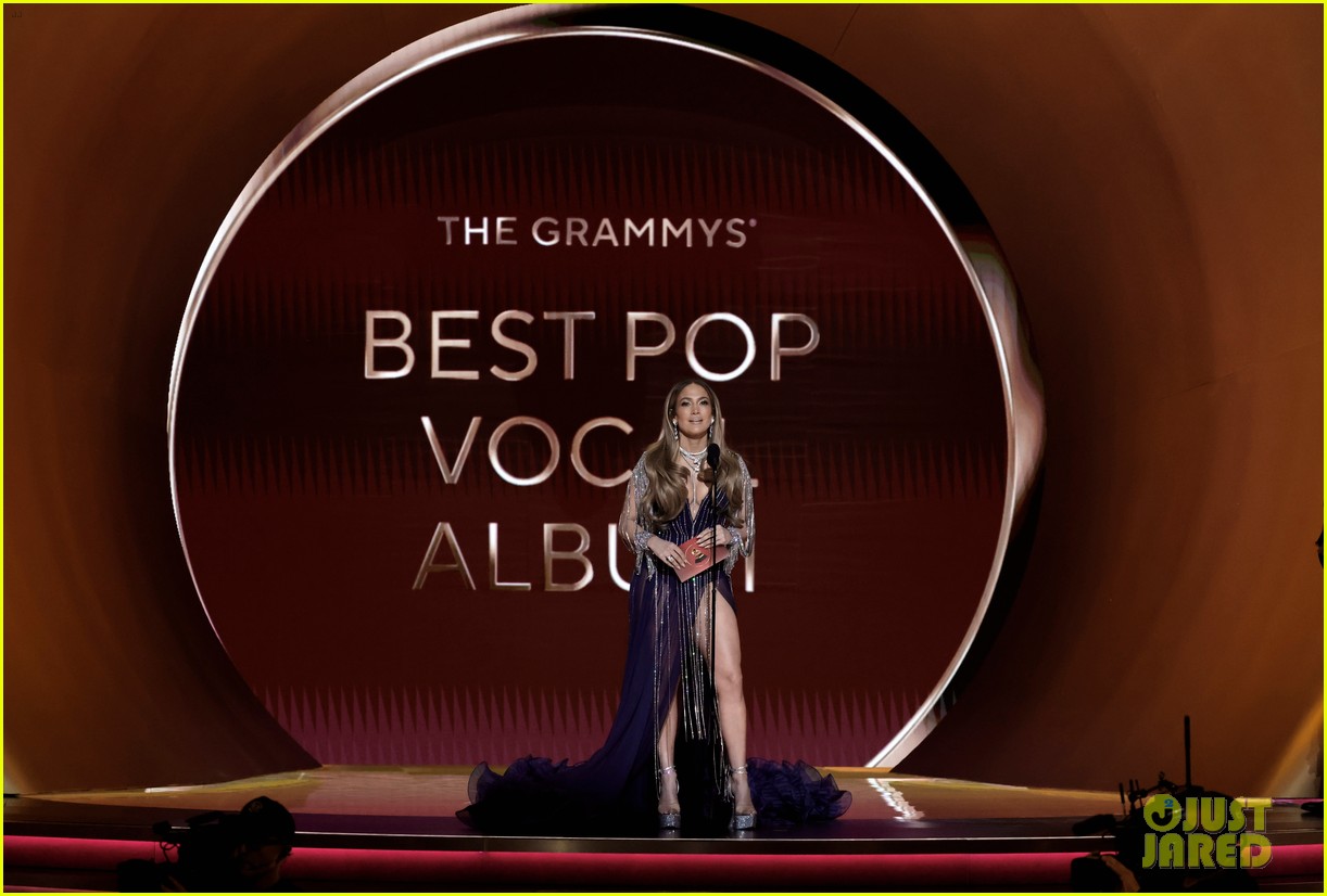 Jennifer Lopez Shows Off Her Killer Legs While Presenting First Award ...