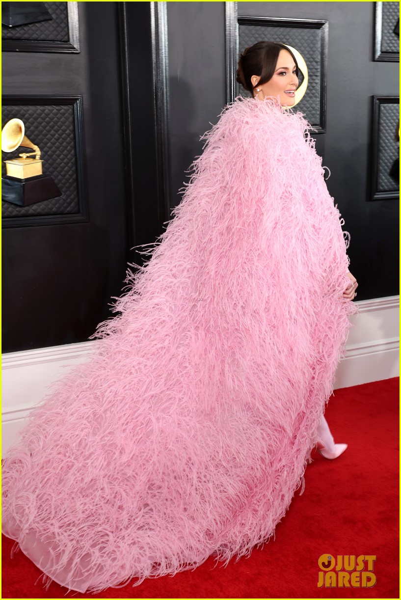 Kacey Musgraves Has A Bubblegum Pink Moment at the 2023 Grammys!: Photo ...
