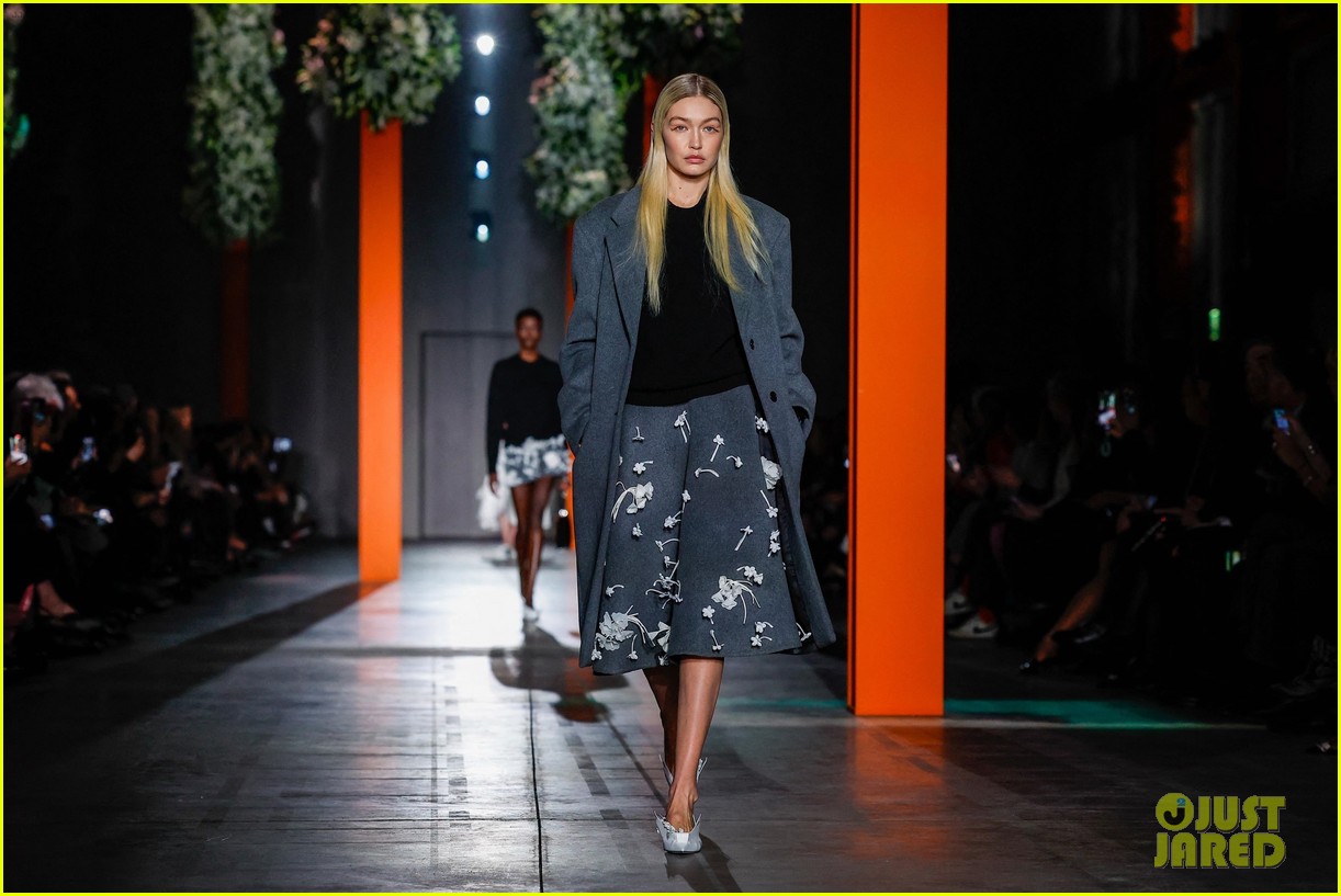 BFFs Kendall Jenner & Gigi Hadid Walk in Prada Show in Milan!: Photo ...