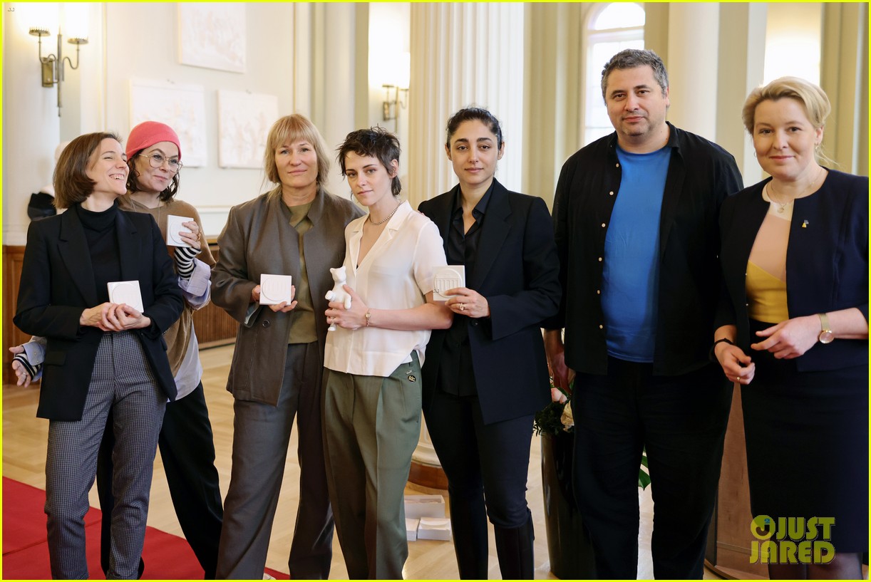 Kristen Stewart Marks The First Anniversary of Invasion of Ukraine at ...