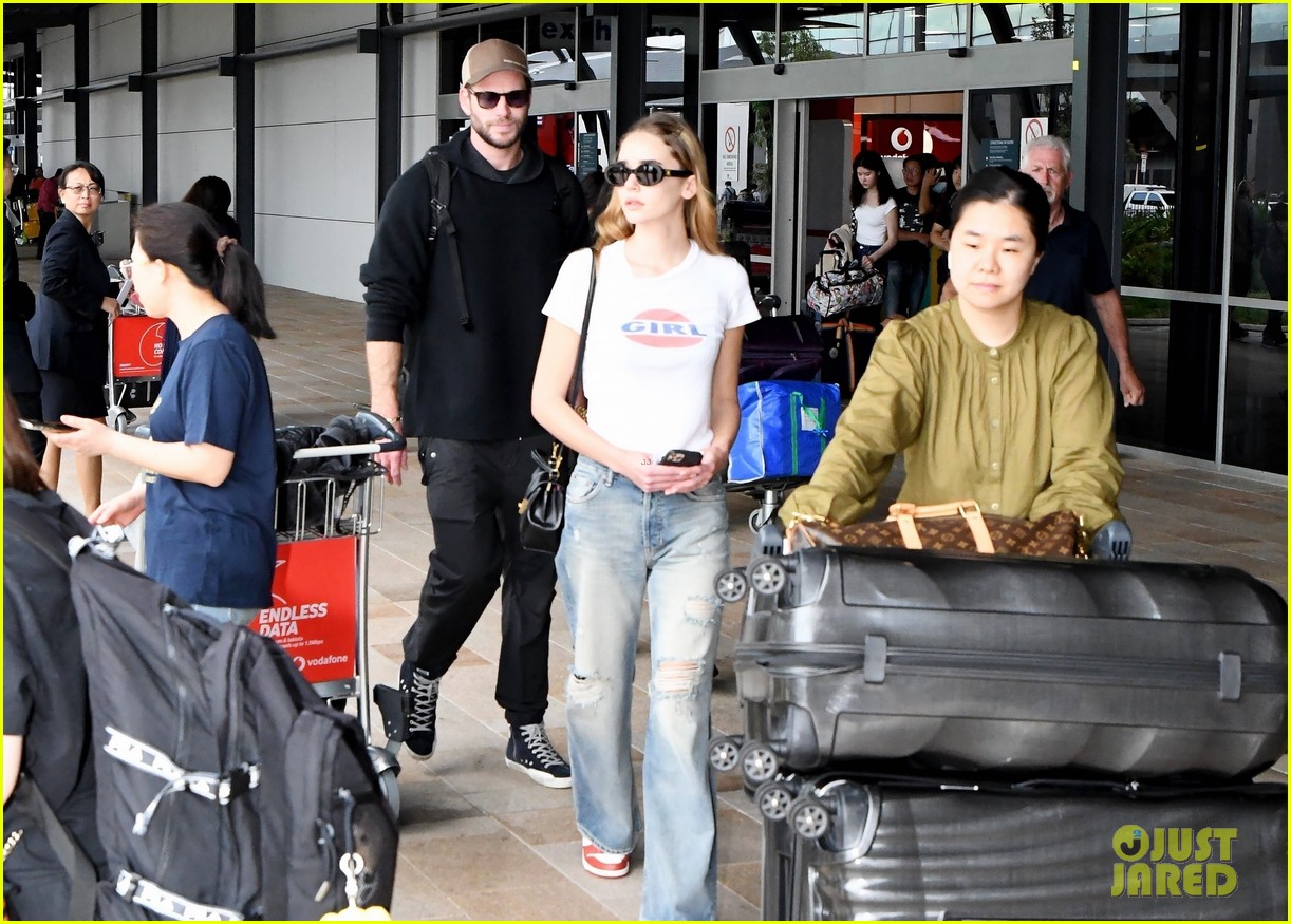 Liam Hemsworth & Girlfriend Gabriella Brooks Land in Australia as Miley ...