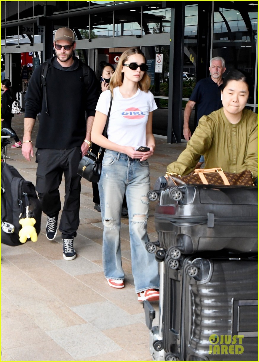 Liam Hemsworth & Girlfriend Gabriella Brooks Land in Australia as Miley ...