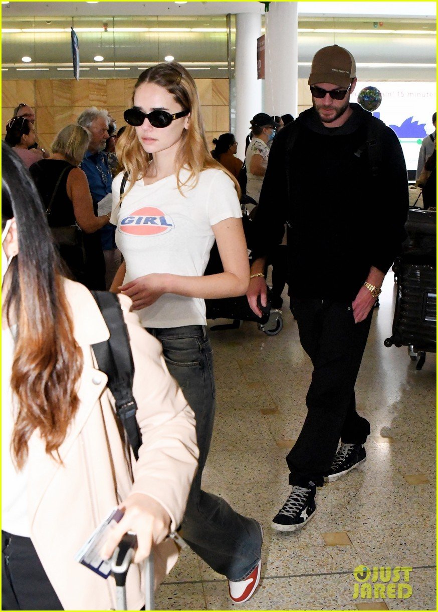 Liam Hemsworth & Girlfriend Gabriella Brooks Land in Australia as Miley ...