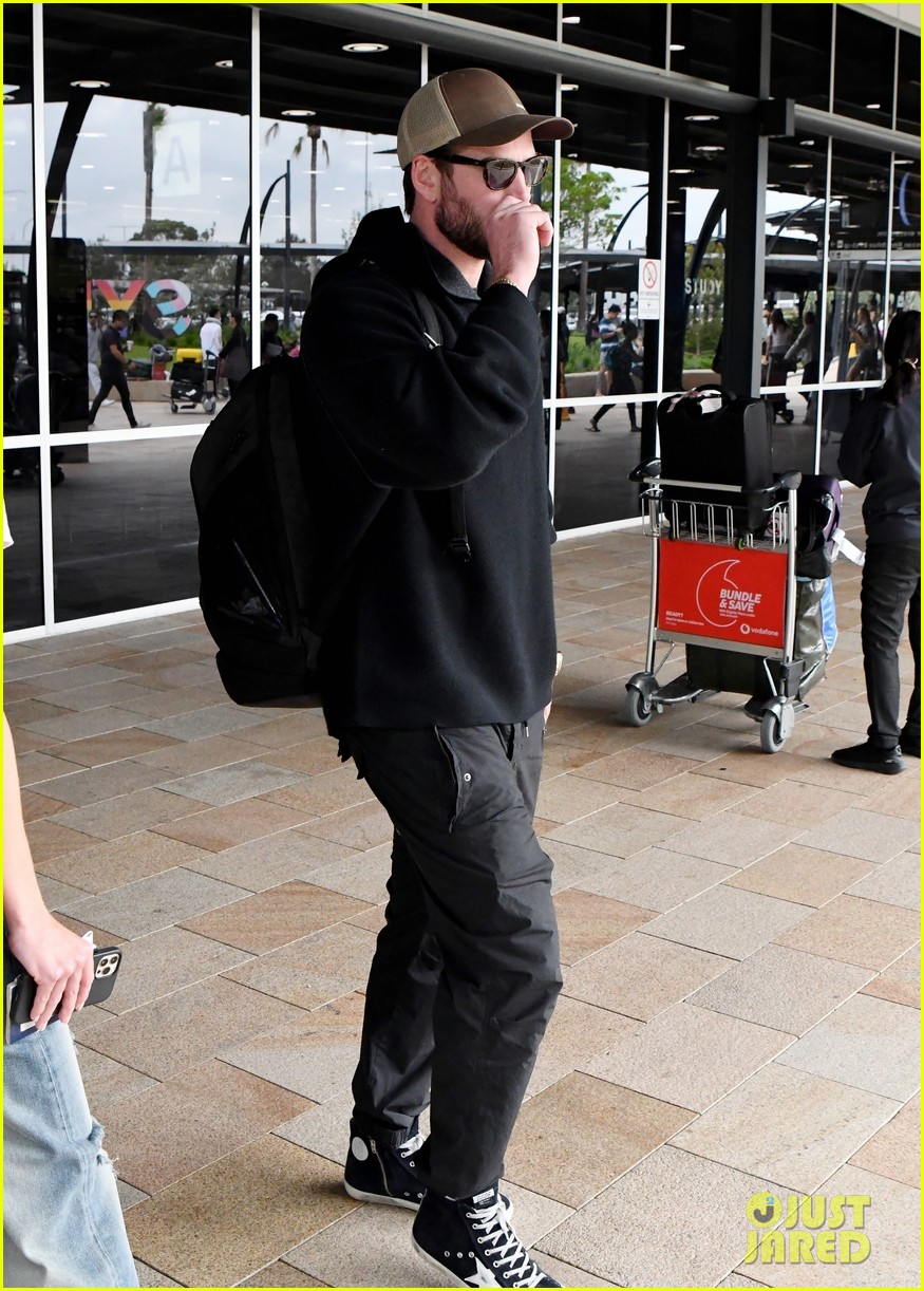 Liam Hemsworth & Girlfriend Gabriella Brooks Land in Australia as Miley ...