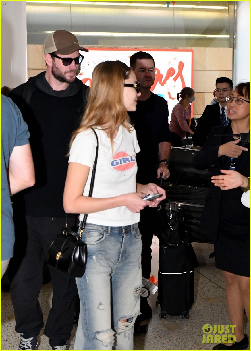 Liam Hemsworth & Girlfriend Gabriella Brooks Land in Australia as Miley ...