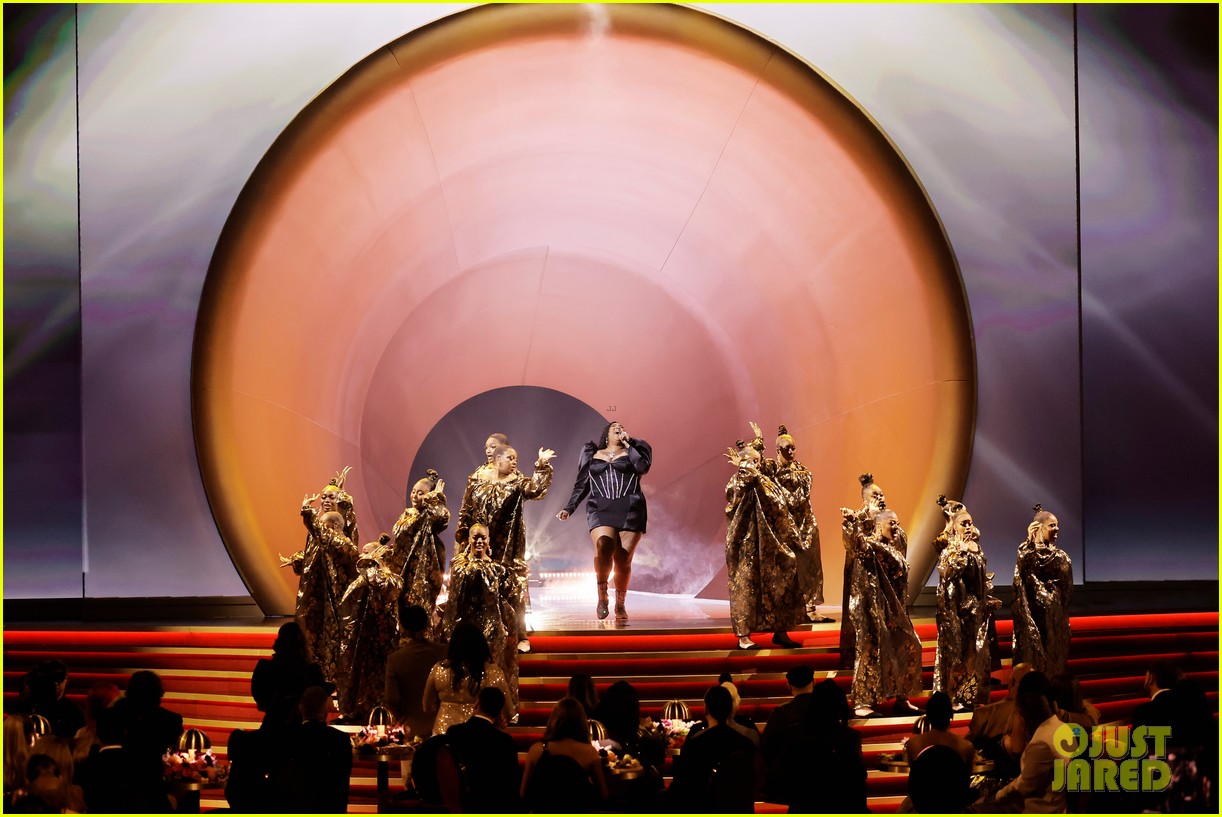 Lizzo Performs 'Special' with Choir at Grammys 2023 - Watch Now!: Photo ...