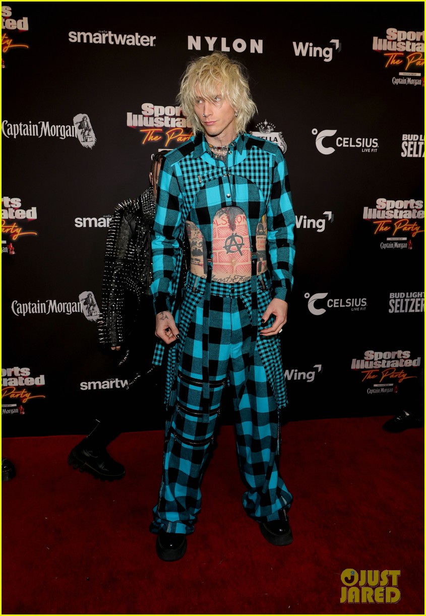 Machine Gun Kelly Performs for Tiffany Haddish, Olivia Culpo & More at ...