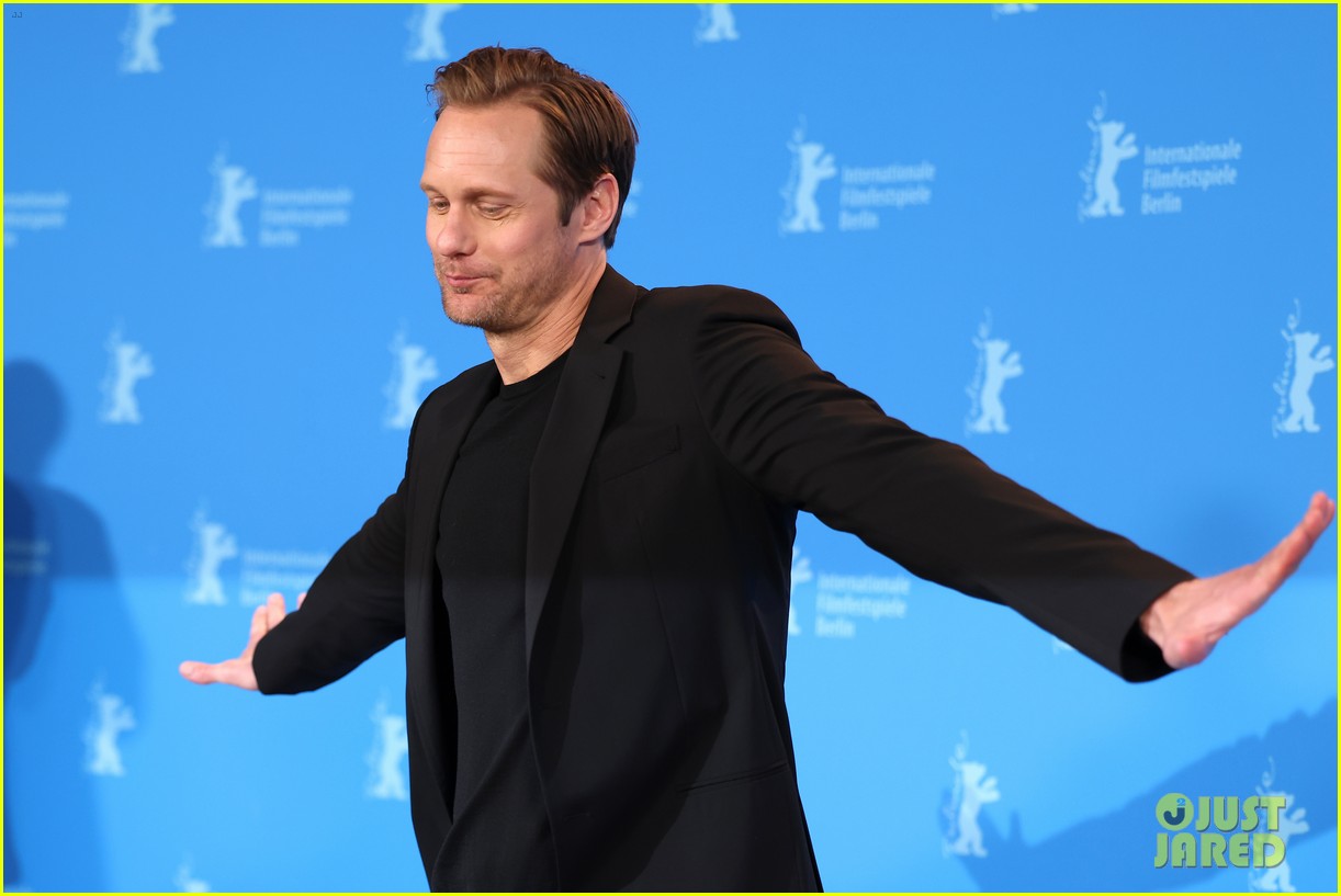 Alexander Skarsgard Twirls Around & Lies Face Flat on Red Carpet At 'Infinity Pool' Premiere ...