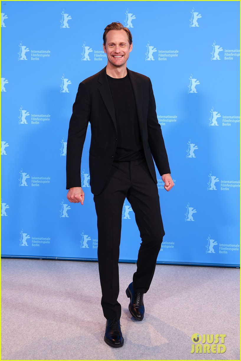 Alexander Skarsgard Twirls Around & Lies Face Flat on Red Carpet At 'Infinity Pool' Premiere ...