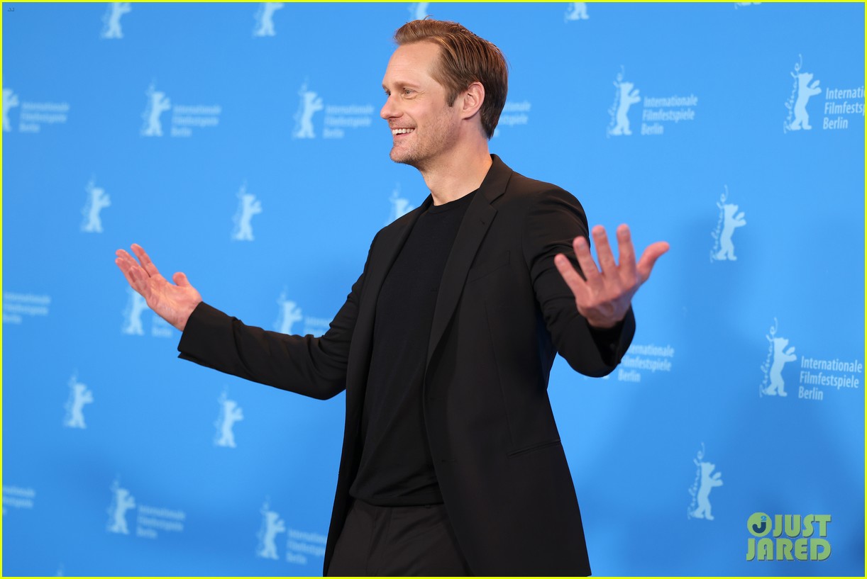 Alexander Skarsgard Twirls Around & Lies Face Flat on Red Carpet At 'Infinity Pool' Premiere ...