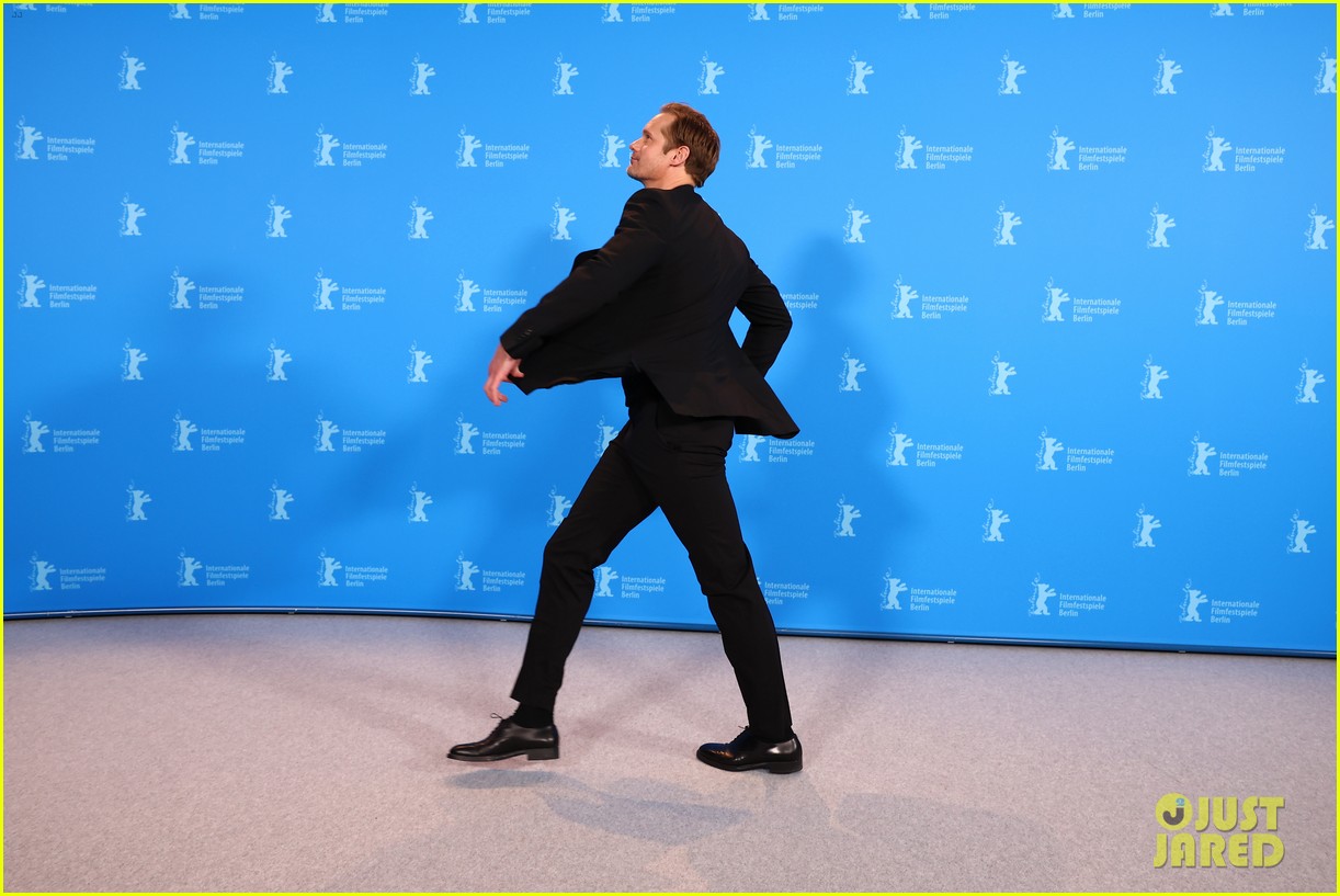 Alexander Skarsgard Twirls Around & Lies Face Flat on Red Carpet At 'Infinity Pool' Premiere ...