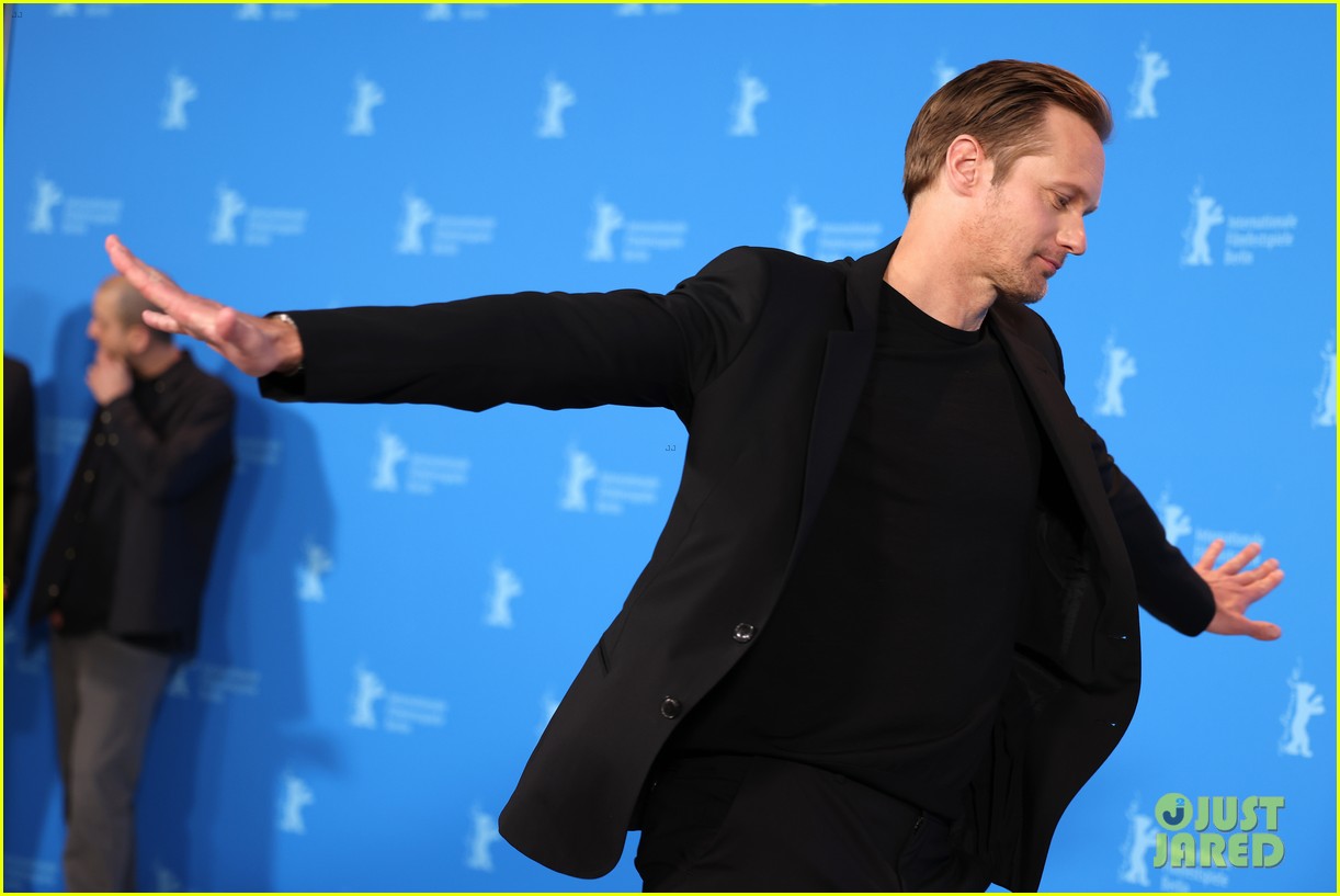 Alexander Skarsgard Twirls Around & Lies Face Flat on Red Carpet At 'Infinity Pool' Premiere ...
