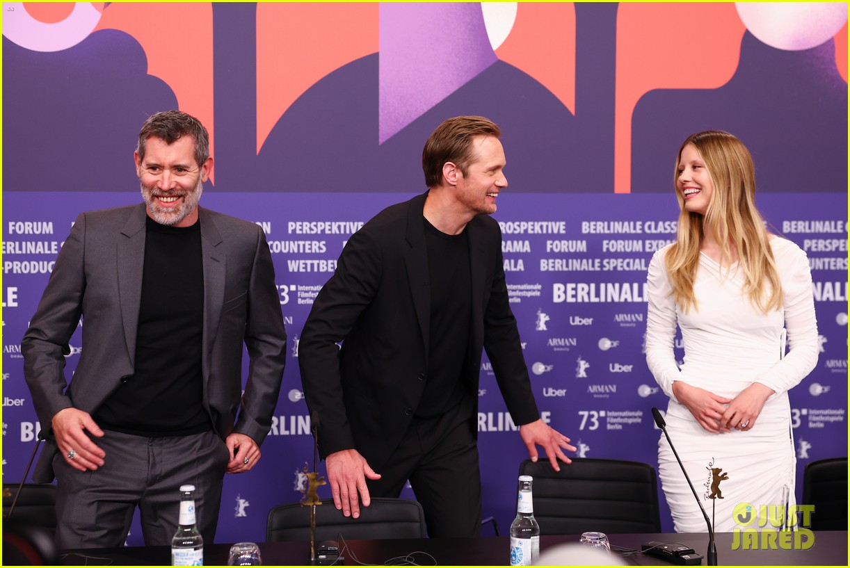 Alexander Skarsgard Twirls Around & Lies Face Flat on Red Carpet At 'Infinity Pool' Premiere ...