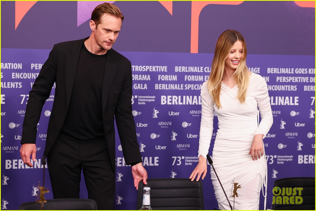 Alexander Skarsgard Twirls Around & Lies Face Flat on Red Carpet At 'Infinity Pool' Premiere ...