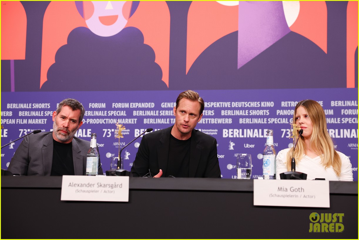 Alexander Skarsgard Twirls Around & Lies Face Flat on Red Carpet At ...