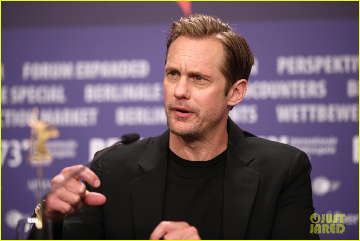 Alexander Skarsgard Twirls Around & Lies Face Flat on Red Carpet At 'Infinity Pool' Premiere ...