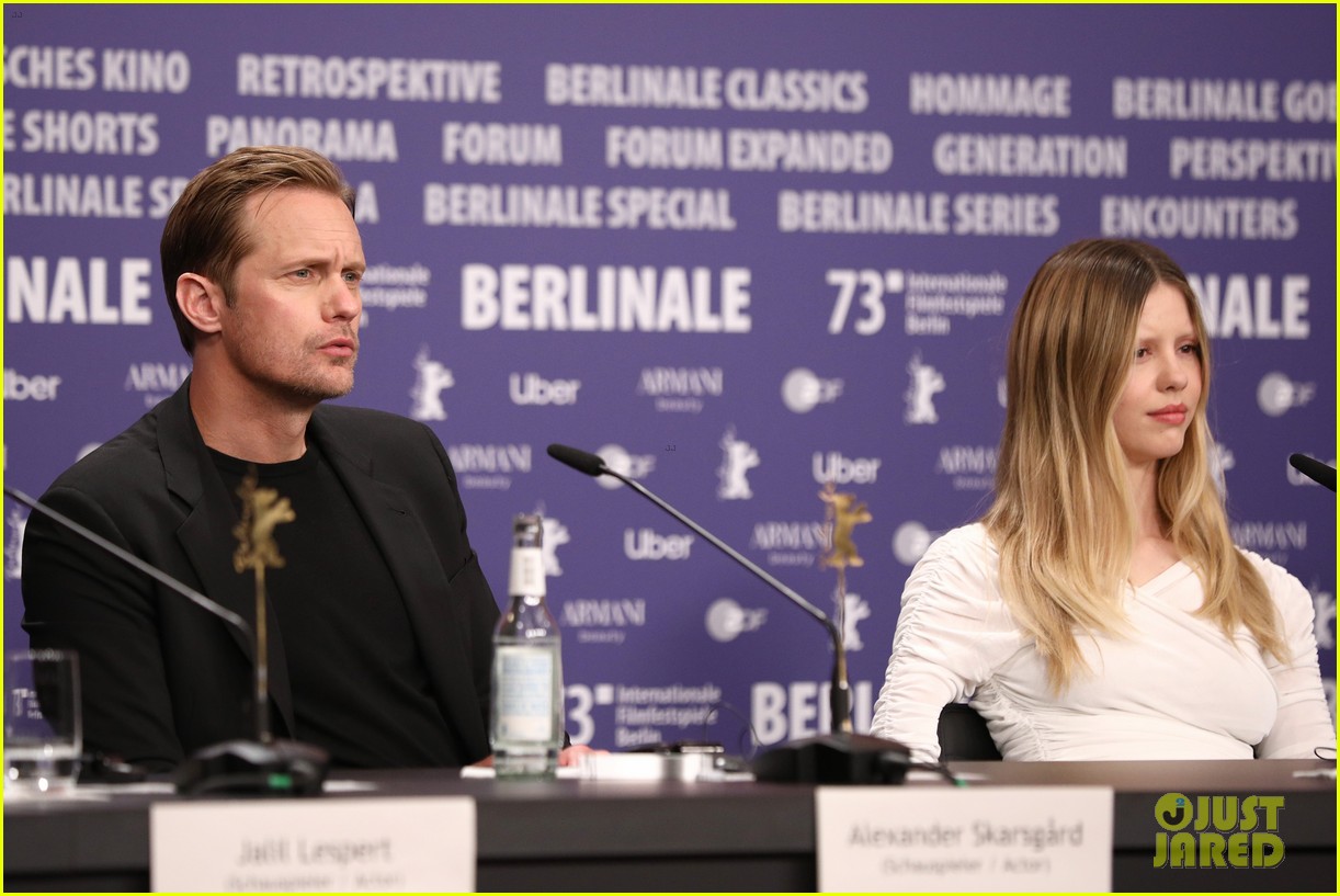 Alexander Skarsgard Twirls Around & Lies Face Flat on Red Carpet At 'Infinity Pool' Premiere ...