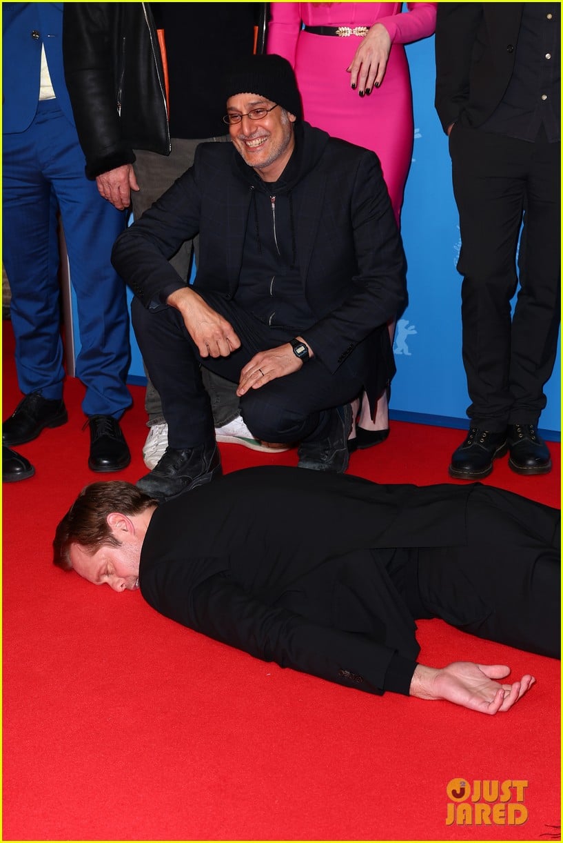 Alexander Skarsgard Twirls Around & Lies Face Flat on Red Carpet At 'Infinity Pool' Premiere ...