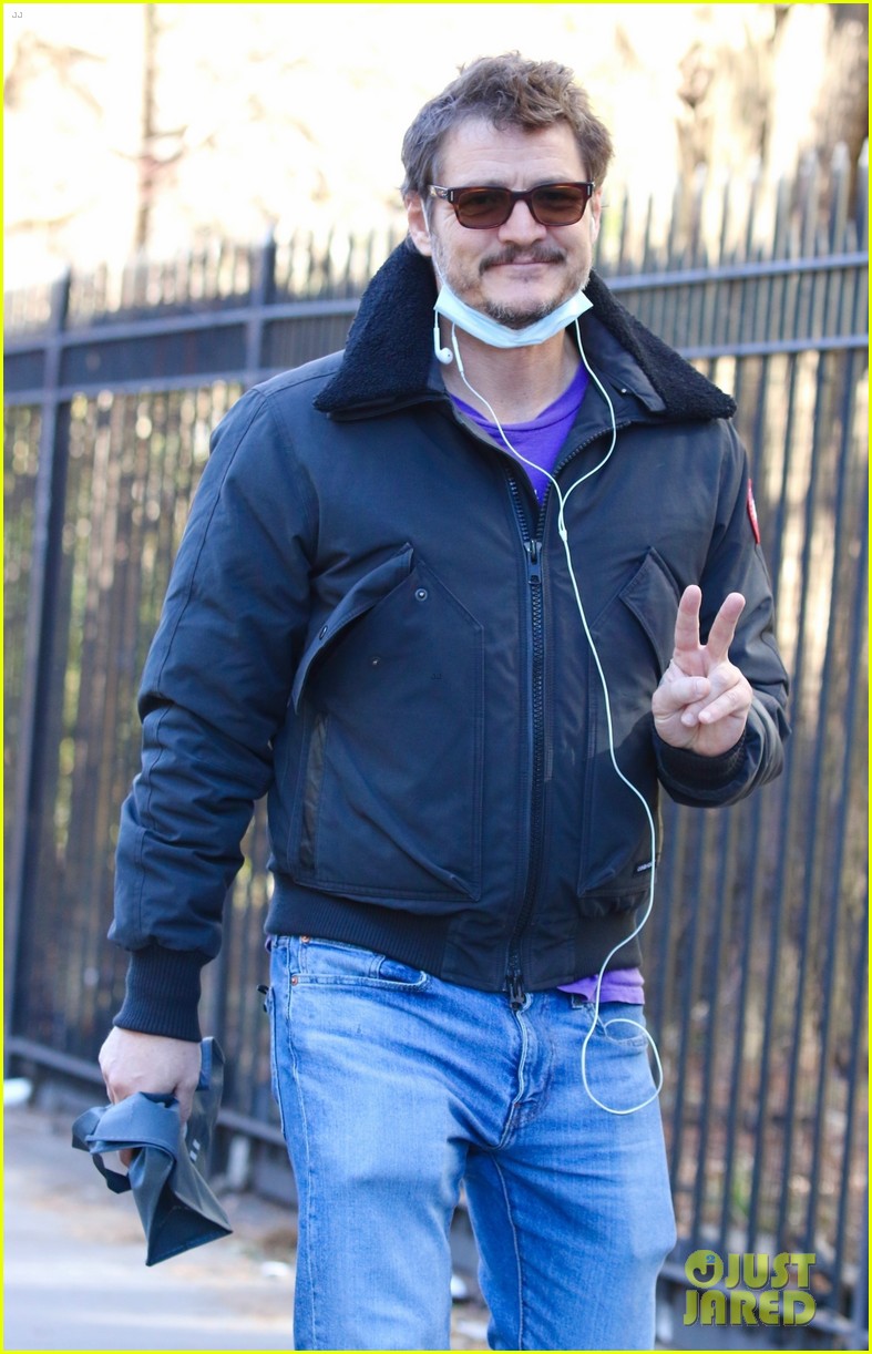 Pedro Pascal is All Smiles While Running Errands in NYC: Photo 4892523 ...