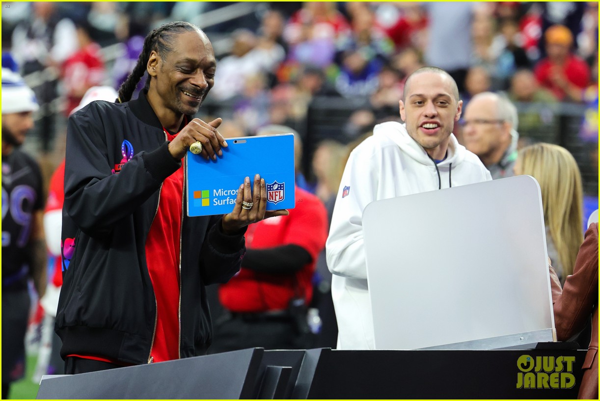 Pete Davidson Hilariously Questions Why He's Judging A Football ...